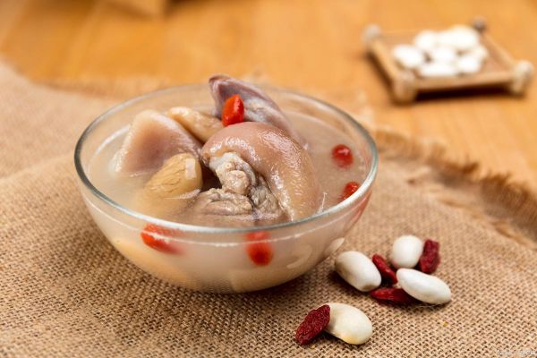 猪脚汤搭配什么食材煲汤_猪脚汤和什么一起炖最补-第2张图片-山城妙识 猪脚汤搭配什么食材煲汤_猪脚汤和什么一起炖最补-第2张图片-山城妙识