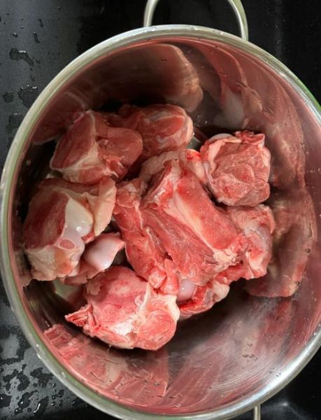 大棒骨怎么炖才入味_大棒骨焯水用冷水还是热水-第2张图片-山城妙识