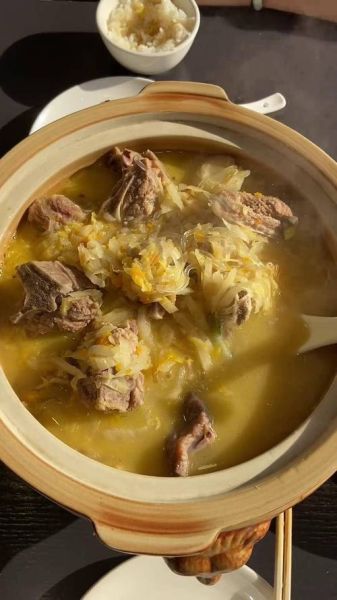 清汤酸菜炖排骨怎么做_酸菜炖排骨用哪种酸菜-第1张图片-山城妙识 清汤酸菜炖排骨怎么做_酸菜炖排骨用哪种酸菜-第1张图片-山城妙识