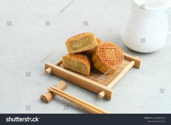 traditional_mooncake_flavors_vs_modern_varieties-第2张图片-山城妙识 traditional_mooncake_flavors_vs_modern_varieties-第2张图片-山城妙识