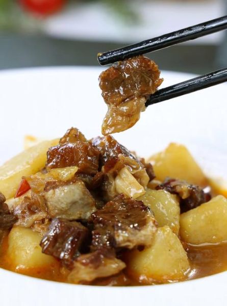 土豆炖牛肉怎么做好吃_土豆炖牛肉视频教程-第1张图片-山城妙识