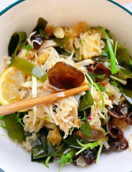 银耳凉菜怎么做_银耳凉拌需要焯水吗-第1张图片-山城妙识