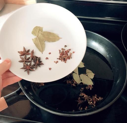 柠檬泡椒凤爪怎么做_泡椒凤爪配方比例-第1张图片-山城妙识 柠檬泡椒凤爪怎么做_泡椒凤爪配方比例-第1张图片-山城妙识