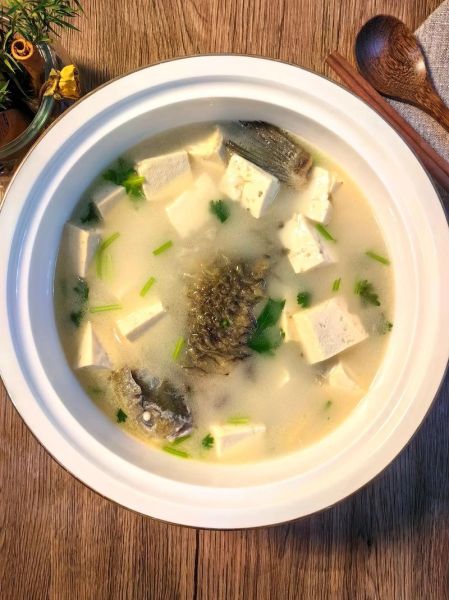 怎样炖鲫鱼汤_鲫鱼汤怎么炖才白-第1张图片-山城妙识