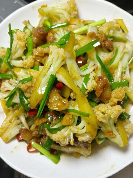 家常菜花怎么做好吃_菜花炒肉的做法窍门-第1张图片-山城妙识