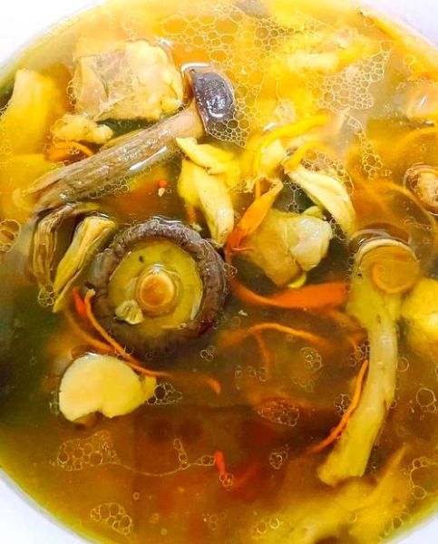 老母鸡怎么煲汤好喝_一整只老母鸡煲汤做法-第3张图片-山城妙识