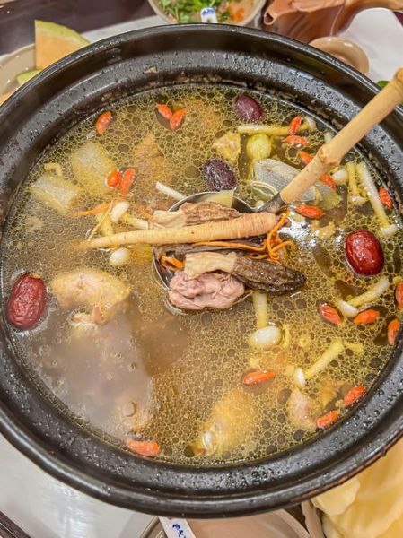 炖鸡汤放什么补气血_气血双补的食材搭配-第1张图片-山城妙识