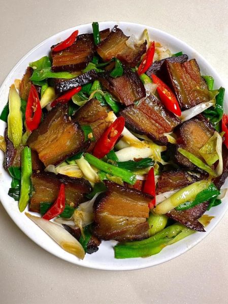 腊肉蒜苗怎么炒好吃窍门_腊肉蒜苗炒多久才香-第1张图片-山城妙识 腊肉蒜苗怎么炒好吃窍门_腊肉蒜苗炒多久才香-第1张图片-山城妙识