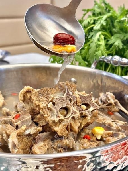 清汤羊蝎子怎么做_羊蝎子焯水多久才没膻味-第1张图片-山城妙识 清汤羊蝎子怎么做_羊蝎子焯水多久才没膻味-第1张图片-山城妙识