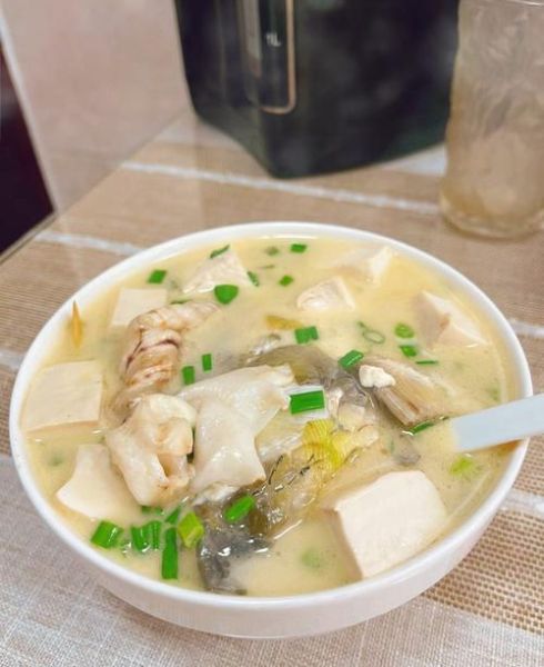 鱼头豆腐汤怎么炖好吃又简单_家常做法-第1张图片-山城妙识 鱼头豆腐汤怎么炖好吃又简单_家常做法-第1张图片-山城妙识