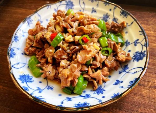青椒炒鸡胗怎么炒才脆_鸡胗去腥焯水几分钟-第1张图片-山城妙识 青椒炒鸡胗怎么炒才脆_鸡胗去腥焯水几分钟-第1张图片-山城妙识