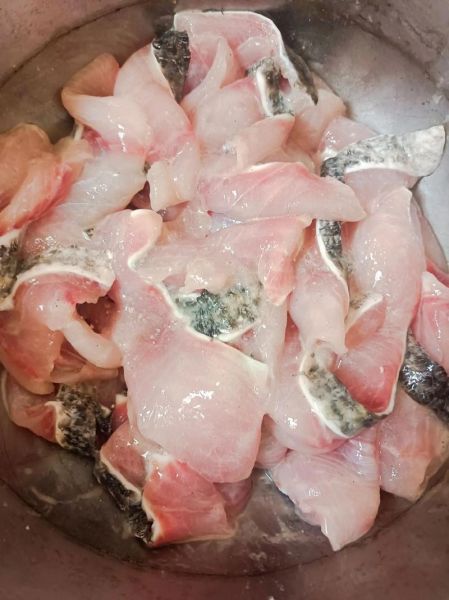 酸菜鱼片怎么切_鱼片不碎技巧-第1张图片-山城妙识