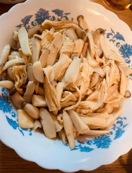 炒蘑菇不焯水会中毒吗_蘑菇焯水必要性-第2张图片-山城妙识