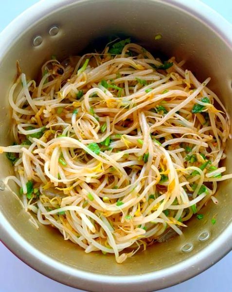 凉拌绿豆芽焯水几分钟_焯水后过冷水吗-第1张图片-山城妙识