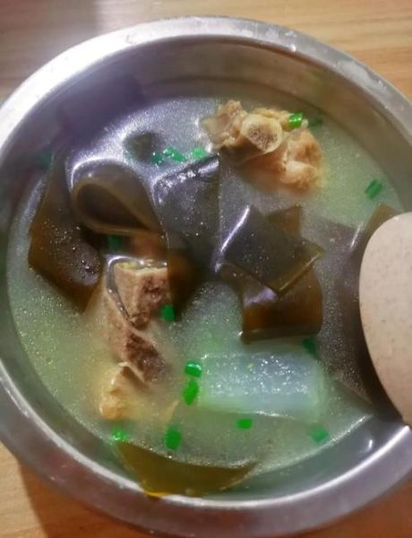 海带炖排骨可以放些什么_海带炖排骨加什么食材更香-第2张图片-山城妙识