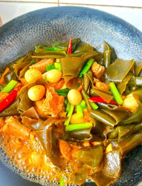 海带炖排骨可以放些什么_海带炖排骨加什么食材更香-第1张图片-山城妙识