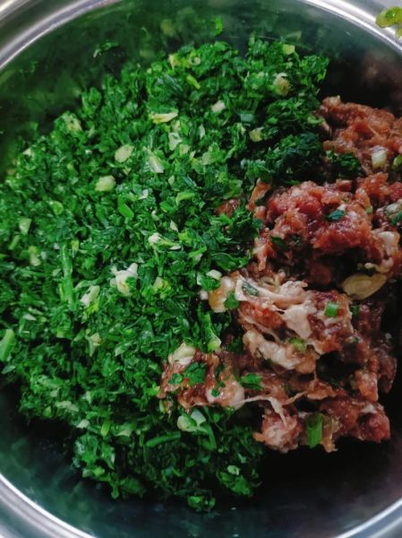 荠菜肉馅饺子怎么做_荠菜饺子馅要不要焯水-第1张图片-山城妙识 荠菜肉馅饺子怎么做_荠菜饺子馅要不要焯水-第1张图片-山城妙识