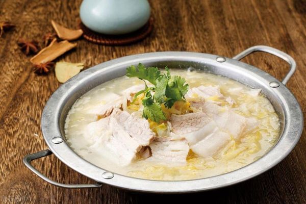 东北酸菜汆白肉怎么做_酸菜汆白肉正宗做法-第2张图片-山城妙识 东北酸菜汆白肉怎么做_酸菜汆白肉正宗做法-第2张图片-山城妙识