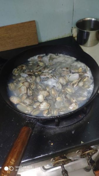 花甲肉里面的黑的要不要清理_花甲黑膜怎么去除-第1张图片-山城妙识 花甲肉里面的黑的要不要清理_花甲黑膜怎么去除-第1张图片-山城妙识