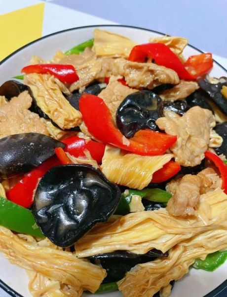 木耳炒肉片怎么做才嫩滑_木耳要不要焯水-第1张图片-山城妙识 木耳炒肉片怎么做才嫩滑_木耳要不要焯水-第1张图片-山城妙识