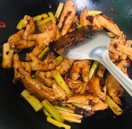 爆炒鸡尖怎么做_鸡尖焯水还是不焯水-第3张图片-山城妙识