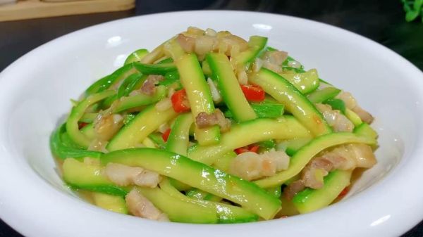 炒西葫芦需要挖瓤吗_西葫芦瓤怎么处理-第1张图片-山城妙识 炒西葫芦需要挖瓤吗_西葫芦瓤怎么处理-第1张图片-山城妙识