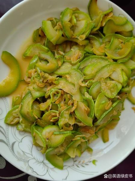 炒西葫芦需要挖瓤吗_西葫芦瓤怎么处理-第2张图片-山城妙识 炒西葫芦需要挖瓤吗_西葫芦瓤怎么处理-第2张图片-山城妙识