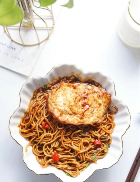 荷包蛋焖面怎么做_荷包蛋焖面需要几分钟-第1张图片-山城妙识 荷包蛋焖面怎么做_荷包蛋焖面需要几分钟-第1张图片-山城妙识