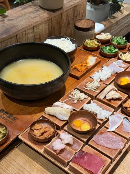 云南过桥米线汤底怎么做_正宗高汤熬制秘诀-第2张图片-山城妙识 云南过桥米线汤底怎么做_正宗高汤熬制秘诀-第2张图片-山城妙识