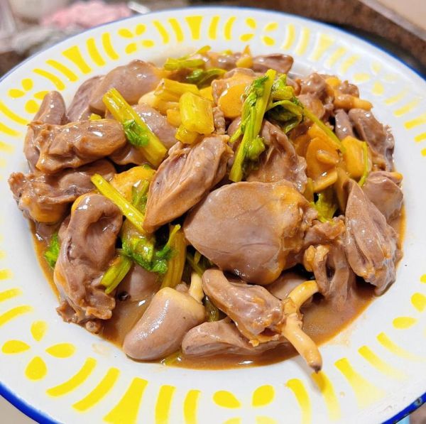 爆炒鸡心怎么做好吃_爆炒鸡心需要焯水吗-第1张图片-山城妙识