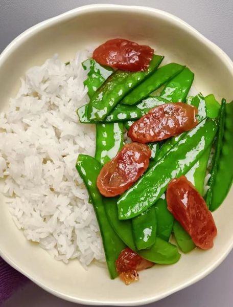 腊肠荷兰豆怎么炒好吃_腊肠荷兰豆的家常做法-第2张图片-山城妙识