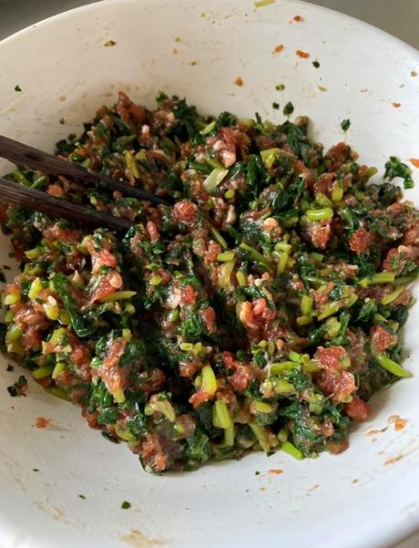 荠菜猪肉水饺怎么做_荠菜猪肉水饺怎么调馅-第1张图片-山城妙识 荠菜猪肉水饺怎么做_荠菜猪肉水饺怎么调馅-第1张图片-山城妙识