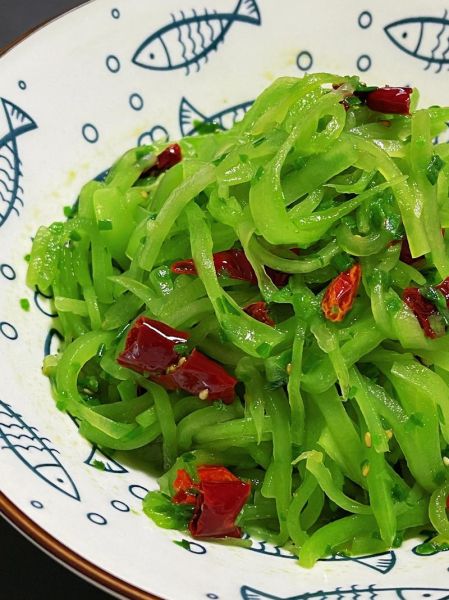 莴笋叶子怎么凉拌好吃_莴笋叶子凉拌做法大全-第1张图片-山城妙识